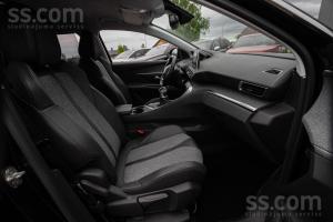 Black Peugeot 5008 2018 in Jelgava, with an engine capacity of 1.20 L and mileage of 125 thousand km for 10750 €, photo 8 on AUTOMOTO.COM.LV