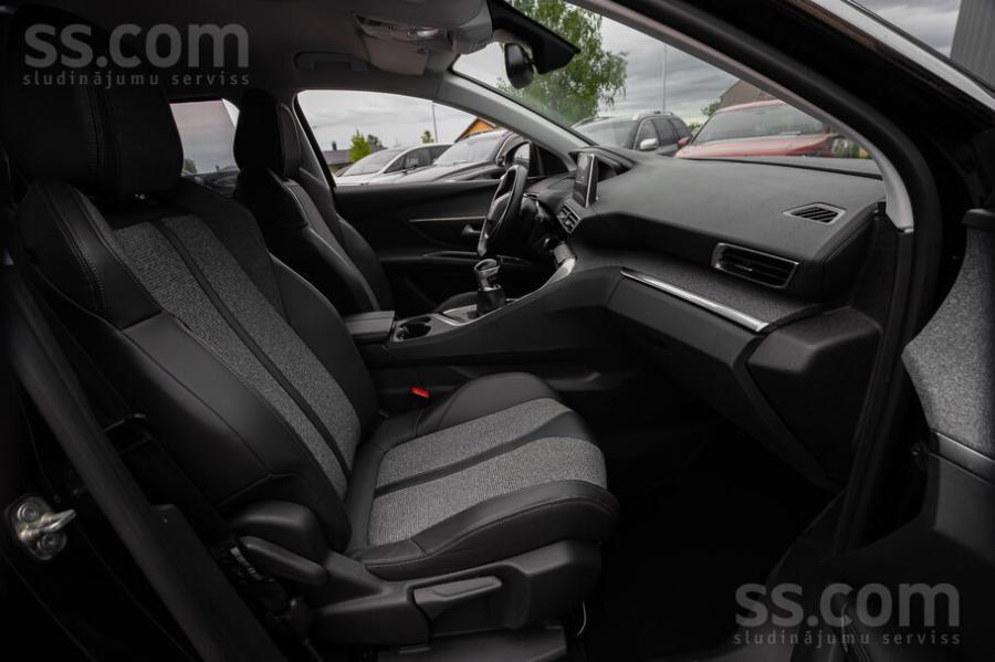 Black Peugeot 5008 2018 in Jelgava, with an engine capacity of 1.20 L and mileage of 125 thousand km for 10750 €, photo 8 on AUTOMOTO.COM.LV