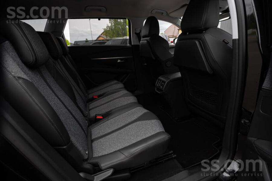 Black Peugeot 5008 2018 in Jelgava, with an engine capacity of 1.20 L and mileage of 125 thousand km for 10750 €, photo 12 on AUTOMOTO.COM.LV