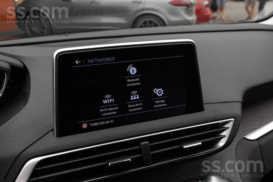 Black Peugeot 5008 2018 in Jelgava, with an engine capacity of 1.20 L and mileage of 125 thousand km for 10750 €, photo 19 on AUTOMOTO.COM.LV