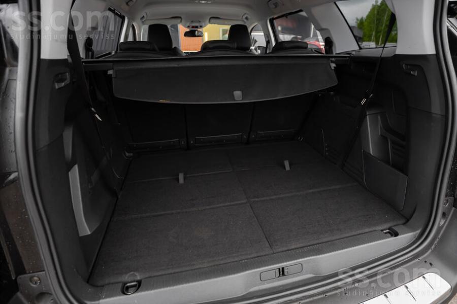 Black Peugeot 5008 2018 in Jelgava, with an engine capacity of 1.20 L and mileage of 125 thousand km for 10750 €, photo 27 on AUTOMOTO.COM.LV