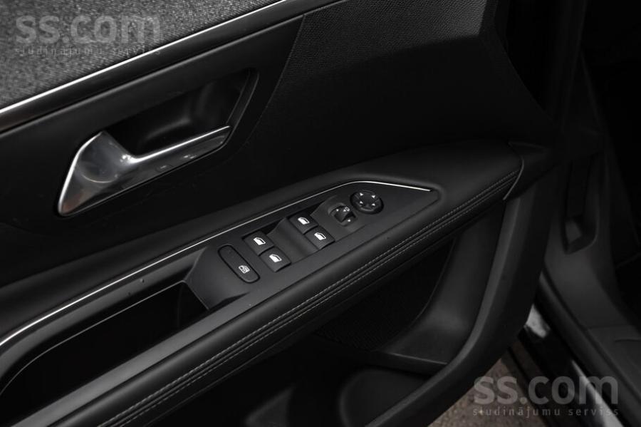 Black Peugeot 5008 2018 in Jelgava, with an engine capacity of 1.20 L and mileage of 125 thousand km for 10750 €, photo 28 on AUTOMOTO.COM.LV