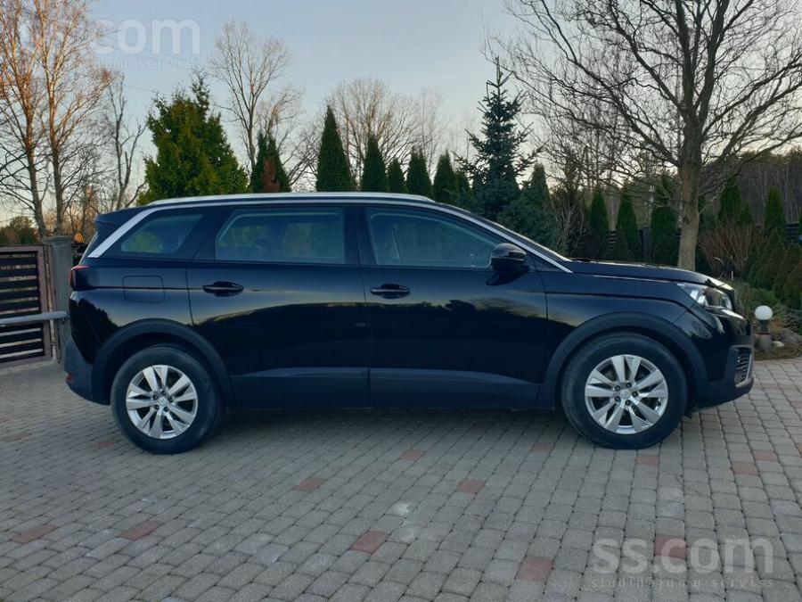 Black Peugeot 5008 2018 in Riga, with an engine capacity of 1.50 L and mileage of 123 thousand km for 12100 €, photo 4 on AUTOMOTO.COM.LV