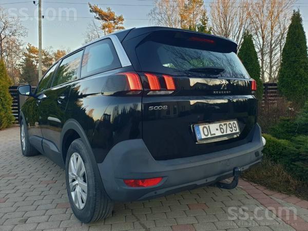 Black Peugeot 5008 2018 in Riga, with an engine capacity of 1.50 L and mileage of 123 thousand km for 12100 €, photo 5 on AUTOMOTO.COM.LV