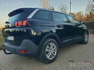 Black Peugeot 5008 2018 in Riga, with an engine capacity of 1.50 L and mileage of 123 thousand km for 12100 €, photo 11 on AUTOMOTO.COM.LV