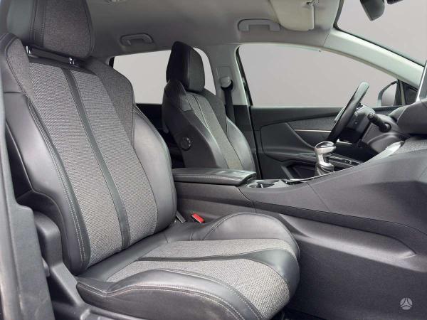 Black Peugeot 5008 2018 in Kaunas, with an engine capacity of 1.20 L and mileage of 235 thousand km for 12499 €, photo 8 on AUTOMOTO.COM.LV