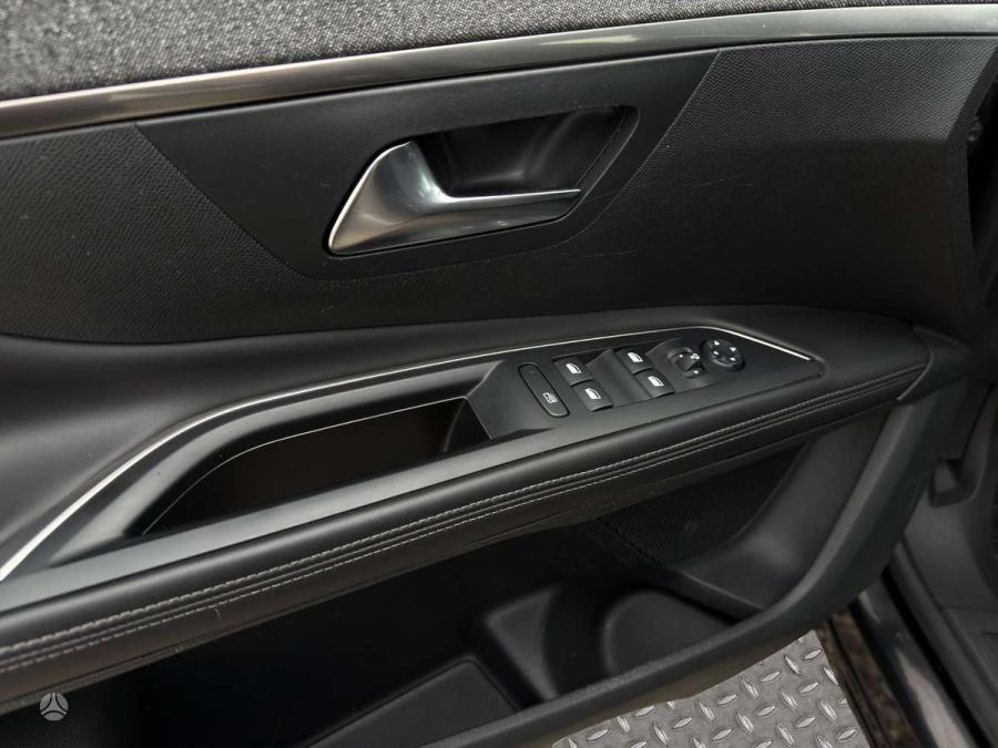Melns Peugeot 5008 2018 Kauņa, ar dzinēja tilpumu 1.20 L un nobraukumu 235 tūkst. km par 12499 €, foto 14 vietnē AUTOMOTO.COM.LV