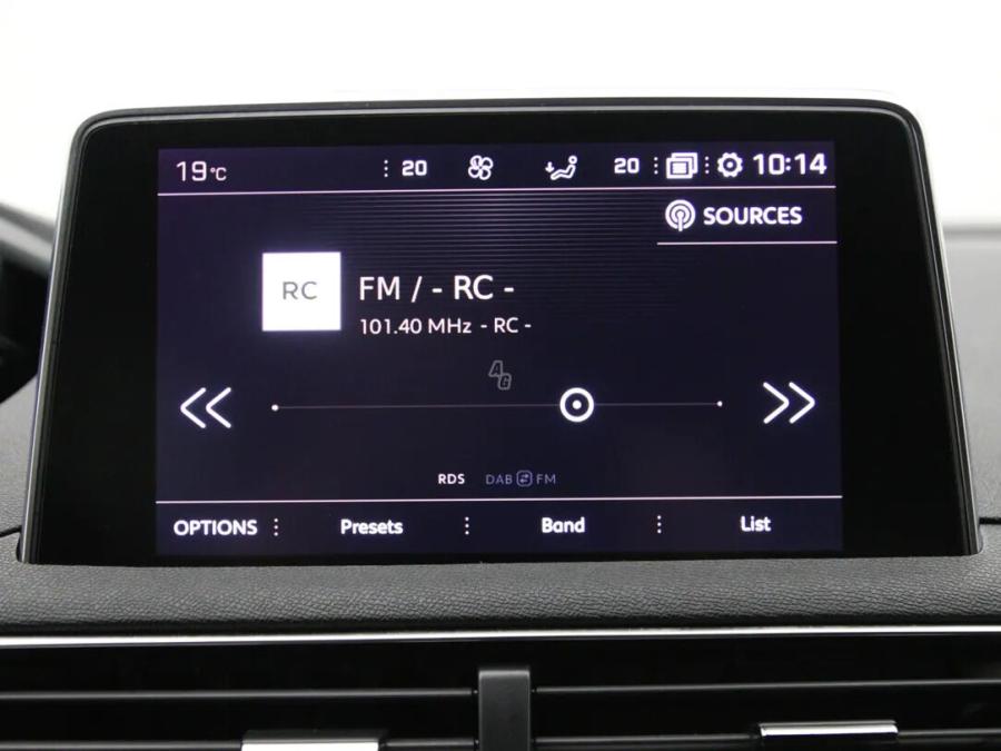 Black Peugeot 5008 2019 in Vilnius, with an engine capacity of 2.00 L and mileage of 201 thousand km for 19099 €, photo 24 on AUTOMOTO.COM.LV
