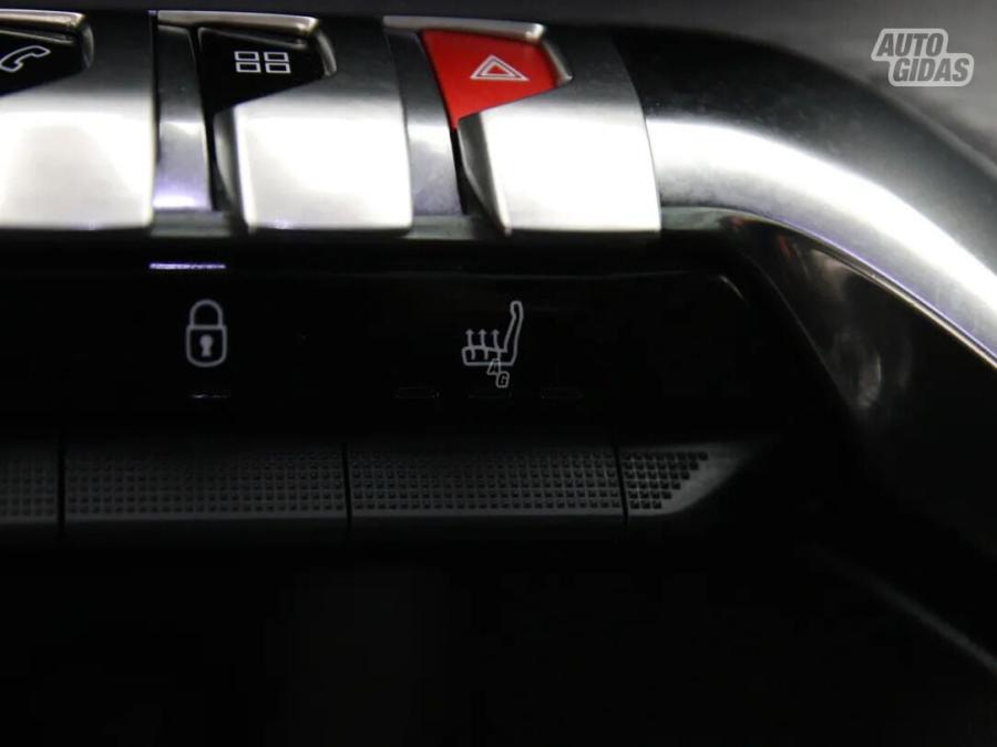 Black Peugeot 5008 2019 in Vilnius, with an engine capacity of 2.00 L and mileage of 201 thousand km for 19099 €, photo 30 on AUTOMOTO.COM.LV