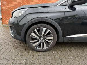 Black Peugeot 5008 2019 in Marijampole, with an engine capacity of 1.20 L and mileage of 187 thousand km for 9250 €, photo 6 on AUTOMOTO.COM.LV