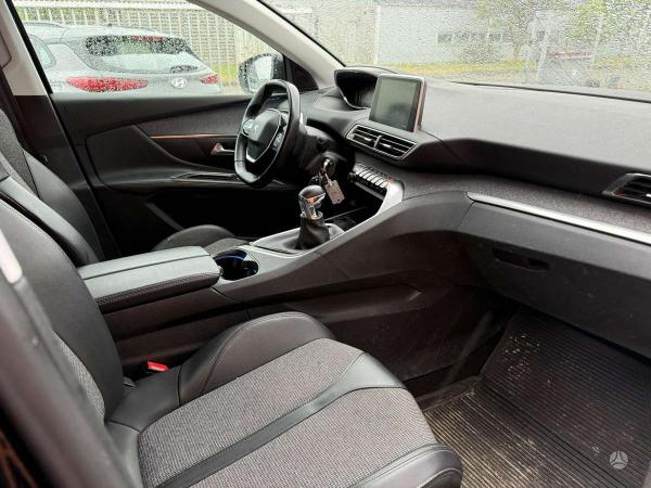 Black Peugeot 5008 2019 in Marijampole, with an engine capacity of 1.20 L and mileage of 187 thousand km for 9250 €, photo 7 on AUTOMOTO.COM.LV