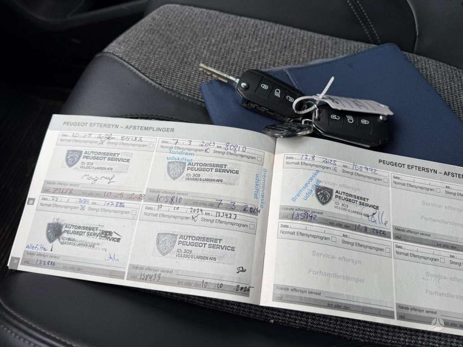 Black Peugeot 5008 2019 in Marijampole, with an engine capacity of 1.20 L and mileage of 187 thousand km for 9250 €, photo 15 on AUTOMOTO.COM.LV