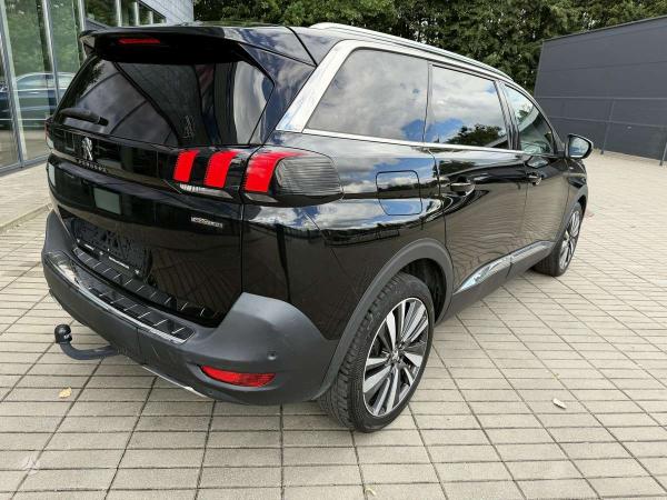 Black Peugeot 5008 2019 in Kaunas, with an engine capacity of 1.20 L and mileage of 173 thousand km for 11200 €, photo 3 on AUTOMOTO.COM.LV