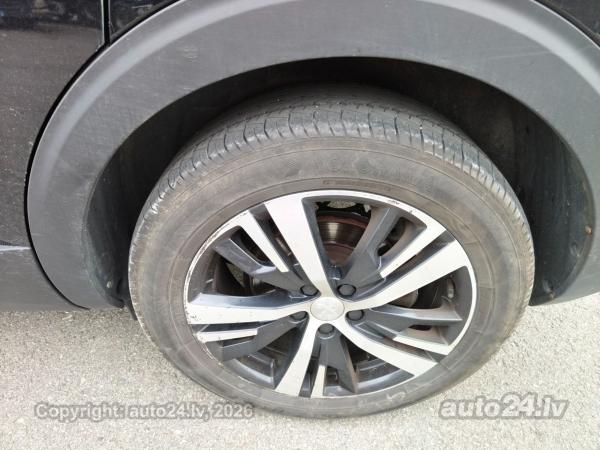 Black Peugeot 5008 2019 in Tallinn, with an engine capacity of 1.50 L and mileage of 130 thousand km for 16500 €, photo 7 on AUTOMOTO.COM.LV