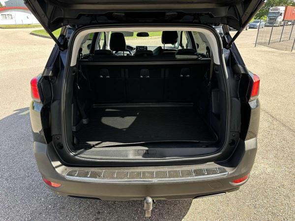 Black Peugeot 5008 2019 in Marijampole, with an engine capacity of 1.20 L and mileage of 188 thousand km for 8650 €, photo 8 on AUTOMOTO.COM.LV