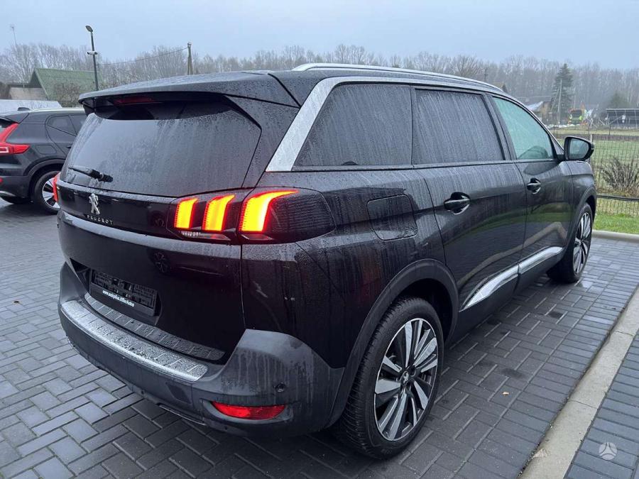 Black Peugeot 5008 2020 in Kaunas, with an engine capacity of 1.20 L and mileage of 201 thousand km for 12500 €, photo 6 on AUTOMOTO.COM.LV