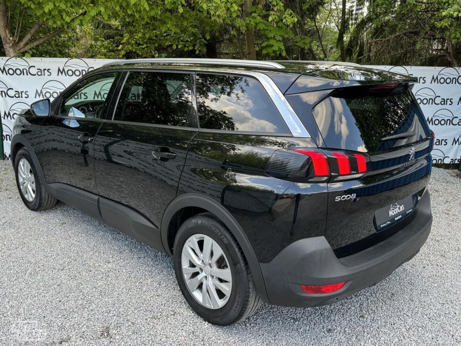 Black Peugeot 5008 2020 in Vilnius, with an engine capacity of 1.20 L and mileage of 240 thousand km for 10300 €, photo 8 on AUTOMOTO.COM.LV