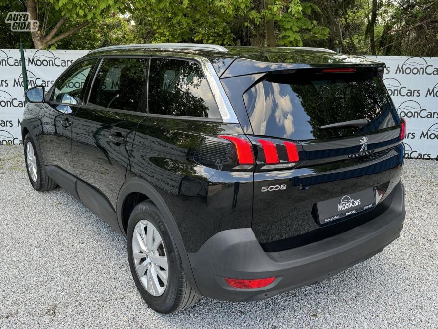 Black Peugeot 5008 2020 in Vilnius, with an engine capacity of 1.20 L and mileage of 240 thousand km for 10300 €, photo 9 on AUTOMOTO.COM.LV