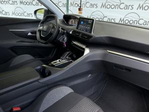 Black Peugeot 5008 2020 in Vilnius, with an engine capacity of 1.20 L and mileage of 240 thousand km for 10300 €, photo 13 on AUTOMOTO.COM.LV