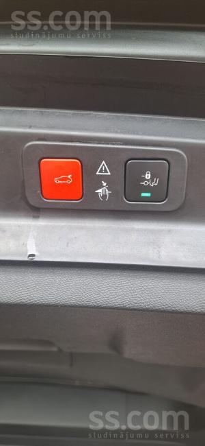 Black Peugeot 5008 2020 in Riga, with an engine capacity of 1.50 L and mileage of 119 thousand km for 18200 €, photo 7 on AUTOMOTO.COM.LV