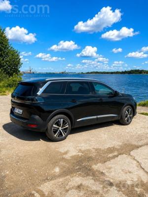 Black Peugeot 5008 2021 in Riga, with an engine capacity of 1.50 L and mileage of 83 thousand km for 18990 €, photo 4 on AUTOMOTO.COM.LV