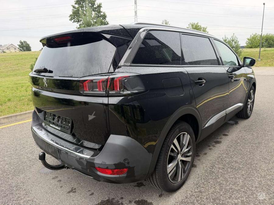 Black Peugeot 5008 2021 in Kaunas, with an engine capacity of 1.20 L and mileage of 151 thousand km for 15300 €, photo 7 on AUTOMOTO.COM.LV