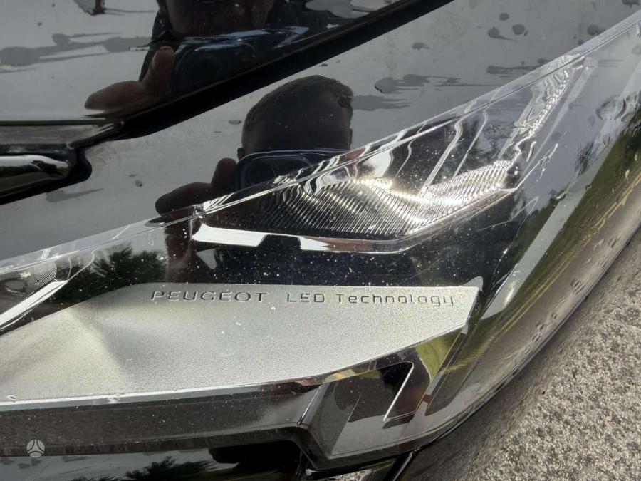 Black Peugeot 5008 2021 in Kaunas, with an engine capacity of 1.20 L and mileage of 151 thousand km for 15300 €, photo 11 on AUTOMOTO.COM.LV