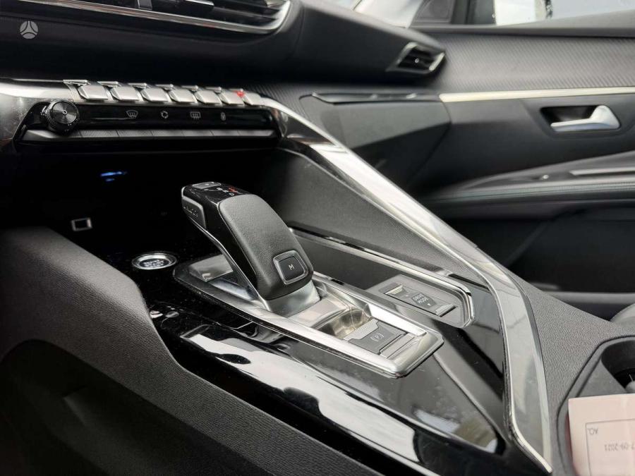 Black Peugeot 5008 2021 in Kaunas, with an engine capacity of 1.20 L and mileage of 151 thousand km for 15300 €, photo 24 on AUTOMOTO.COM.LV