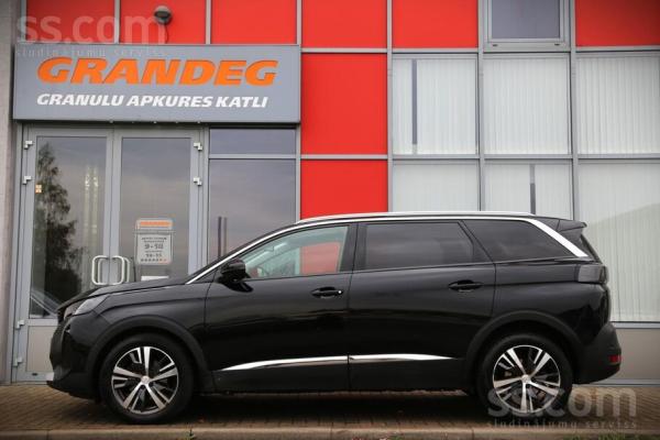 Black Peugeot 5008 2021 in Riga, with an engine capacity of 1.50 L and mileage of 97 thousand km for 18995 €, photo 3 on AUTOMOTO.COM.LV