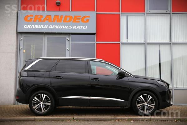 Black Peugeot 5008 2021 in Riga, with an engine capacity of 1.50 L and mileage of 97 thousand km for 18995 €, photo 4 on AUTOMOTO.COM.LV