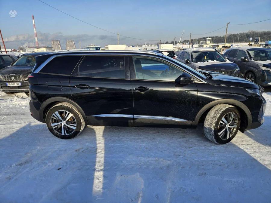 Black Peugeot 5008 2022 in Vilnius, with an engine capacity of 1.20 L and mileage of 134 thousand km for 16698 €, photo 4 on AUTOMOTO.COM.LV