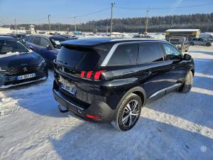 Black Peugeot 5008 2022 in Vilnius, with an engine capacity of 1.20 L and mileage of 134 thousand km for 16698 €, photo 5 on AUTOMOTO.COM.LV