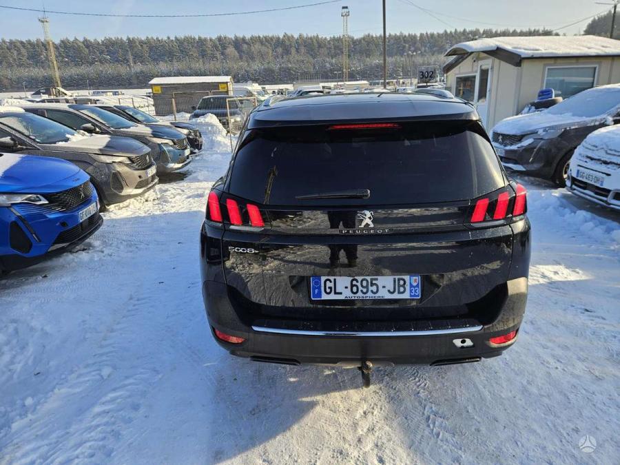 Black Peugeot 5008 2022 in Vilnius, with an engine capacity of 1.20 L and mileage of 134 thousand km for 16698 €, photo 6 on AUTOMOTO.COM.LV
