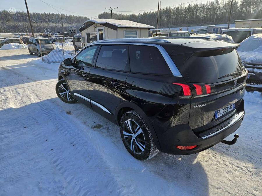 Black Peugeot 5008 2022 in Vilnius, with an engine capacity of 1.20 L and mileage of 134 thousand km for 16698 €, photo 7 on AUTOMOTO.COM.LV