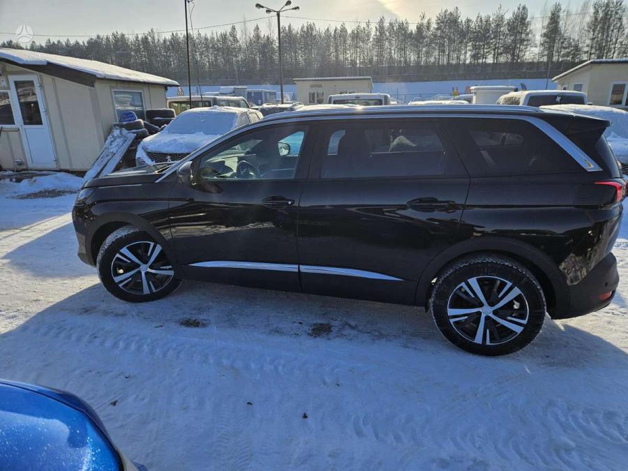 Black Peugeot 5008 2022 in Vilnius, with an engine capacity of 1.20 L and mileage of 134 thousand km for 16698 €, photo 8 on AUTOMOTO.COM.LV