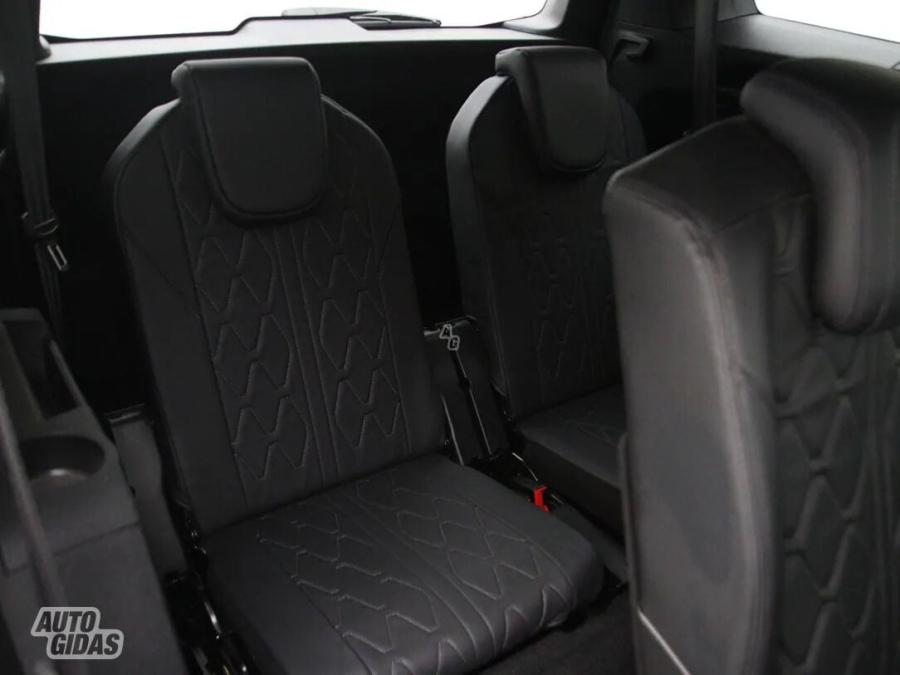 Black Peugeot 5008 2022 in Vilnius, with an engine capacity of 1.50 L and mileage of 180 thousand km for 19599 €, photo 17 on AUTOMOTO.COM.LV