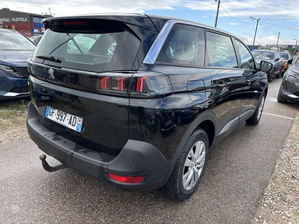 Black Peugeot 5008 2022 in Vilnius, with an engine capacity of 1.20 L and mileage of 179 thousand km for 13672 €, photo 6 on AUTOMOTO.COM.LV