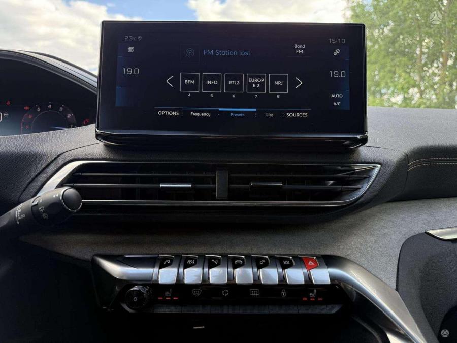 Melns Peugeot 5008 2022 Viļņa, ar dzinēja tilpumu 1.60 L un nobraukumu 181 tūkst. km par 19990 €, foto 28 vietnē AUTOMOTO.COM.LV