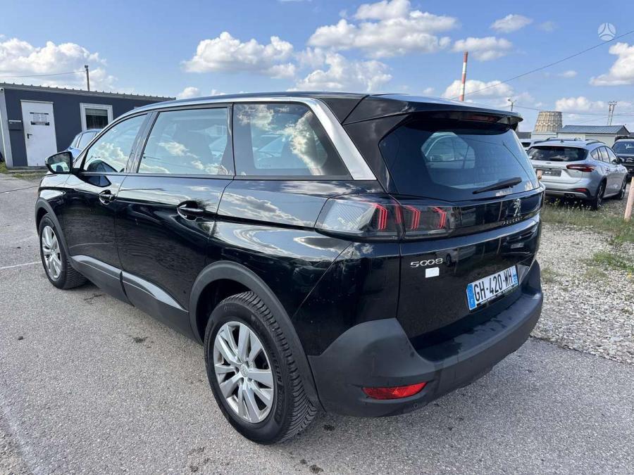 Black Peugeot 5008 2022 in Vilnius, with an engine capacity of 1.20 L and mileage of 172 thousand km for 13914 €, photo 5 on AUTOMOTO.COM.LV
