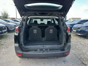 Black Peugeot 5008 2022 in Vilnius, with an engine capacity of 1.20 L and mileage of 172 thousand km for 13914 €, photo 9 on AUTOMOTO.COM.LV