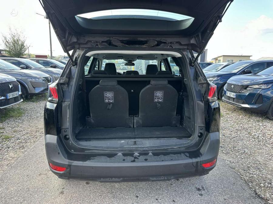 Black Peugeot 5008 2022 in Vilnius, with an engine capacity of 1.20 L and mileage of 172 thousand km for 13914 €, photo 9 on AUTOMOTO.COM.LV