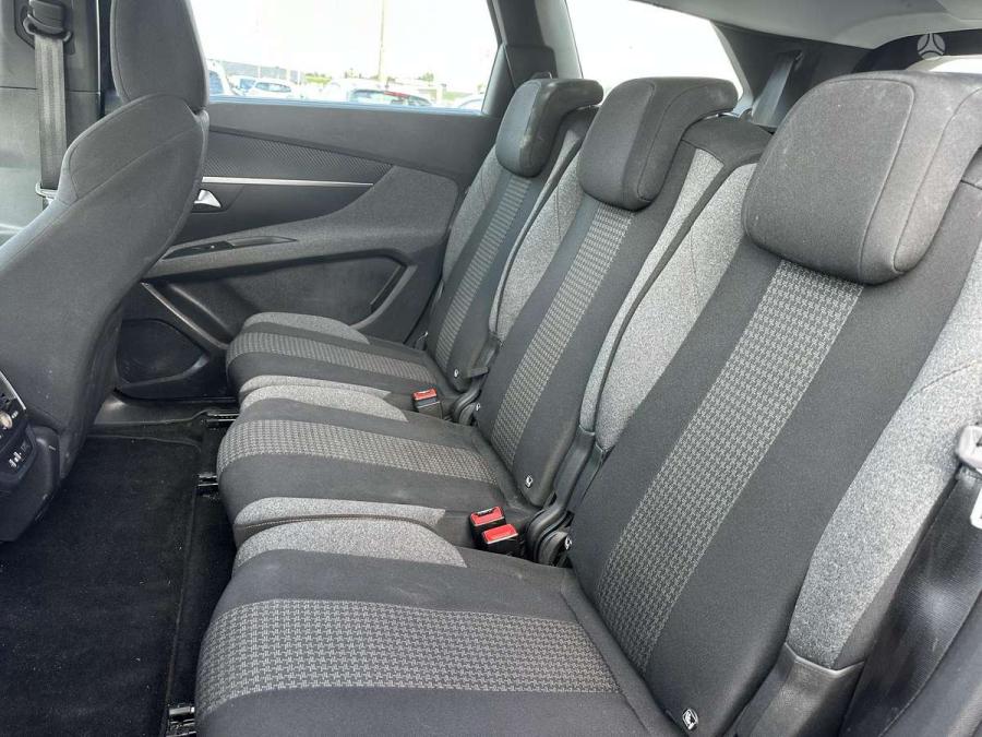 Black Peugeot 5008 2022 in Vilnius, with an engine capacity of 1.20 L and mileage of 172 thousand km for 13914 €, photo 11 on AUTOMOTO.COM.LV