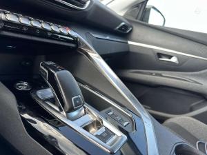 Black Peugeot 5008 2022 in Vilnius, with an engine capacity of 1.20 L and mileage of 172 thousand km for 13914 €, photo 15 on AUTOMOTO.COM.LV