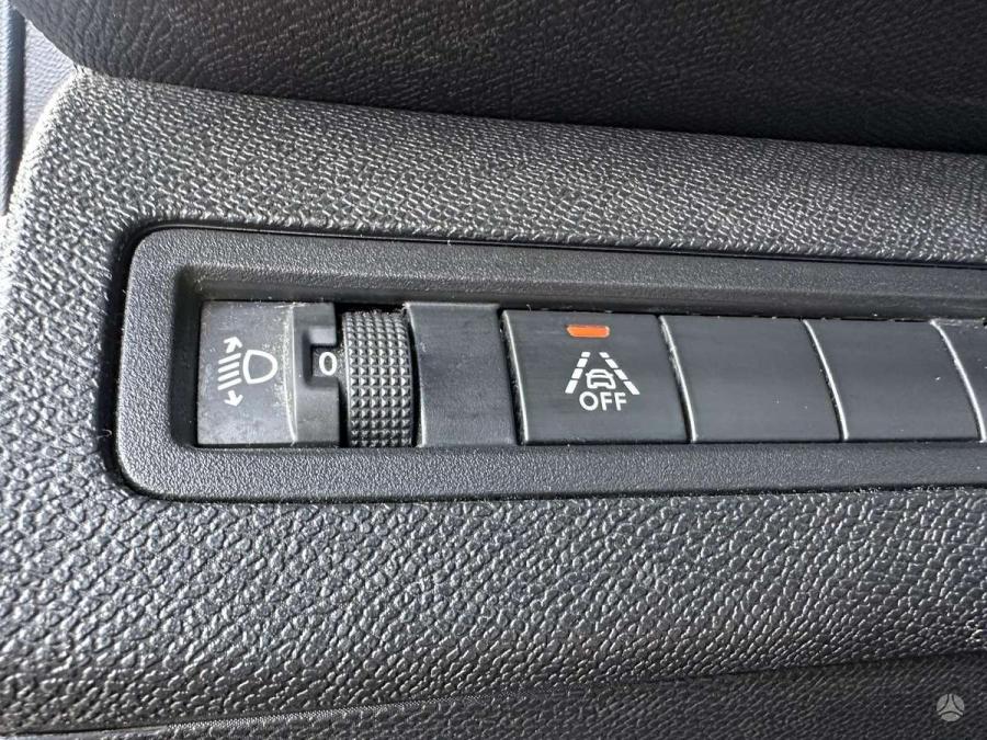 Black Peugeot 5008 2022 in Vilnius, with an engine capacity of 1.20 L and mileage of 172 thousand km for 13914 €, photo 16 on AUTOMOTO.COM.LV