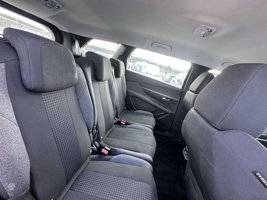 Black Peugeot 5008 2022 in Vilnius, with an engine capacity of 1.20 L and mileage of 172 thousand km for 13914 €, photo 17 on AUTOMOTO.COM.LV