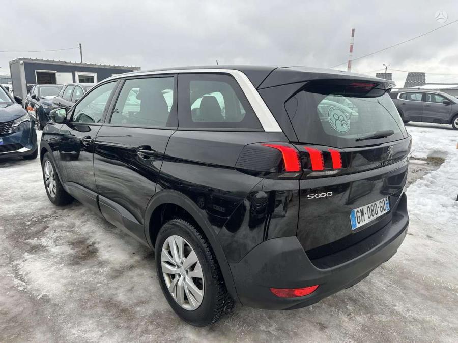 Black Peugeot 5008 2023 in Vilnius, with an engine capacity of 1.20 L and mileage of 146 thousand km for 14519 €, photo 4 on AUTOMOTO.COM.LV