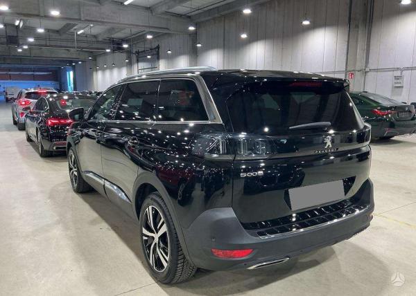 Black Peugeot 5008 2023 in Vilnius, with an engine capacity of 1.50 L and mileage of 82 thousand km for 24565 €, photo 4 on AUTOMOTO.COM.LV