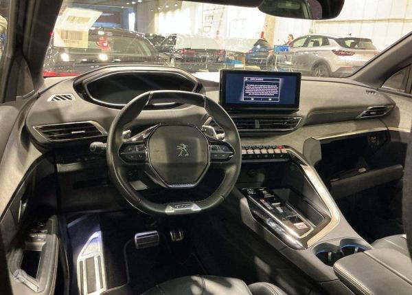 Black Peugeot 5008 2023 in Vilnius, with an engine capacity of 1.50 L and mileage of 82 thousand km for 24565 €, photo 7 on AUTOMOTO.COM.LV