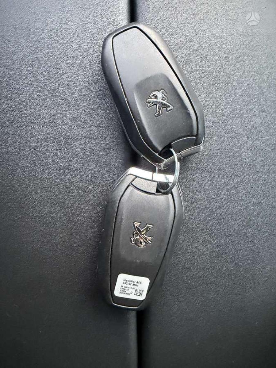 Melns Peugeot 5008 2023 Marijampole, ar dzinēja tilpumu 1.20 L un nobraukumu 126 tūkst. km par 17545 €, foto 37 vietnē AUTOMOTO.COM.LV
