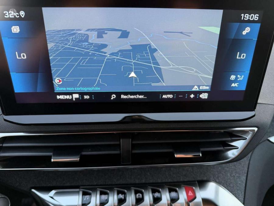 Melns Peugeot 5008 2023 Marijampole, ar dzinēja tilpumu 1.20 L un nobraukumu 126 tūkst. km par 17545 €, foto 38 vietnē AUTOMOTO.COM.LV